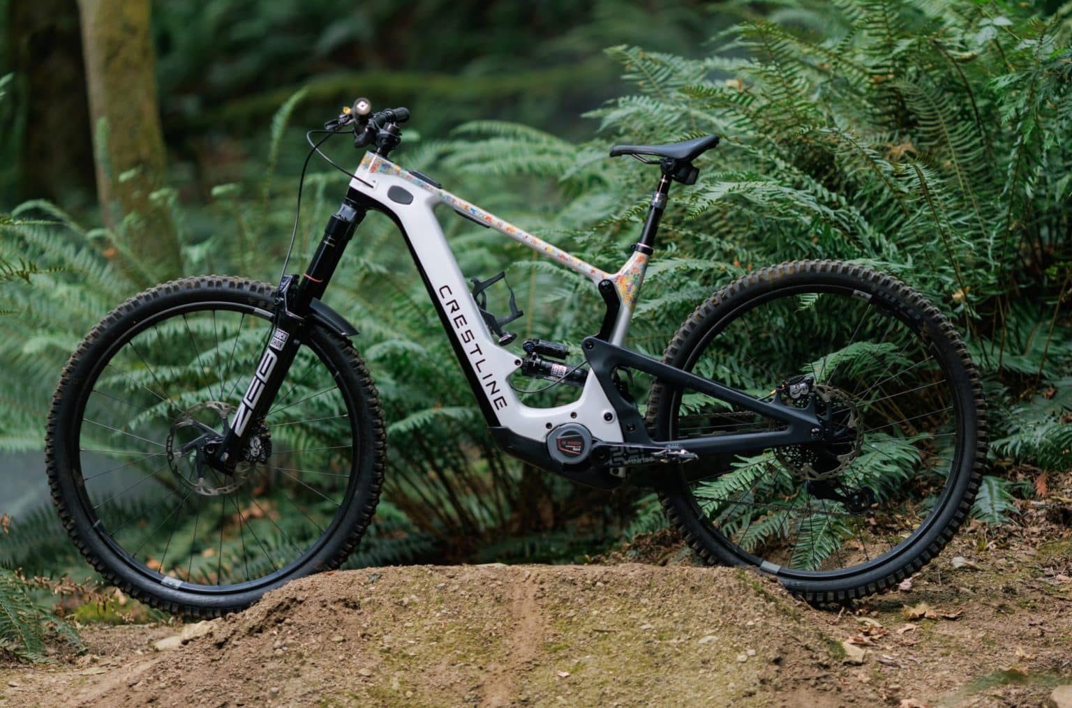 Crestline Downhill E-Bikes bekommen Race Motor von Bosch
