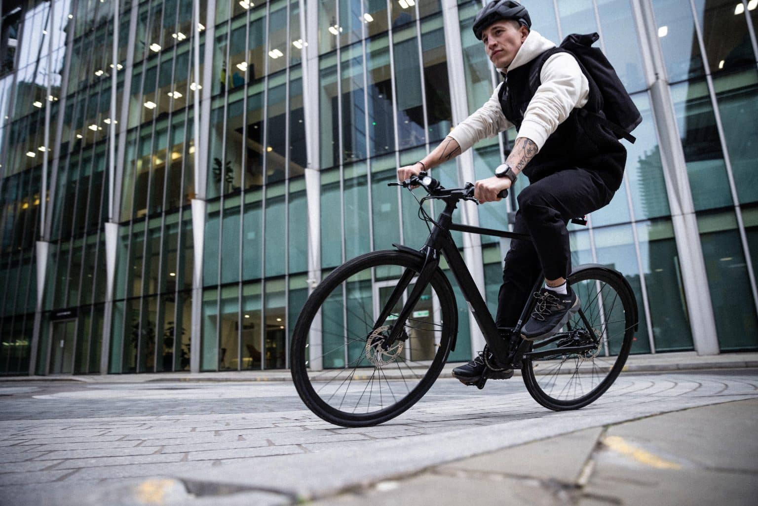Speed 900E Connect von DECATHLON: Neues Stadt-E-Bike für unter 2.000 Euro