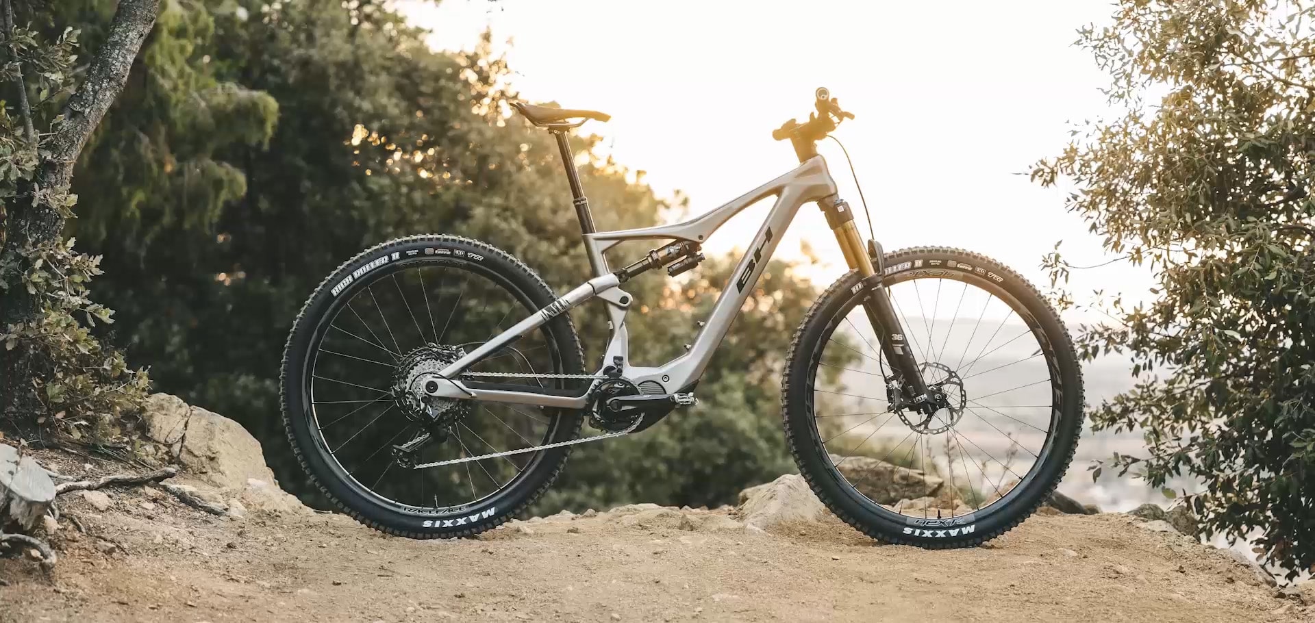 Shimano EP801 Power und bis zu 810 Wh: Neues E-Mountainbike von BH ...