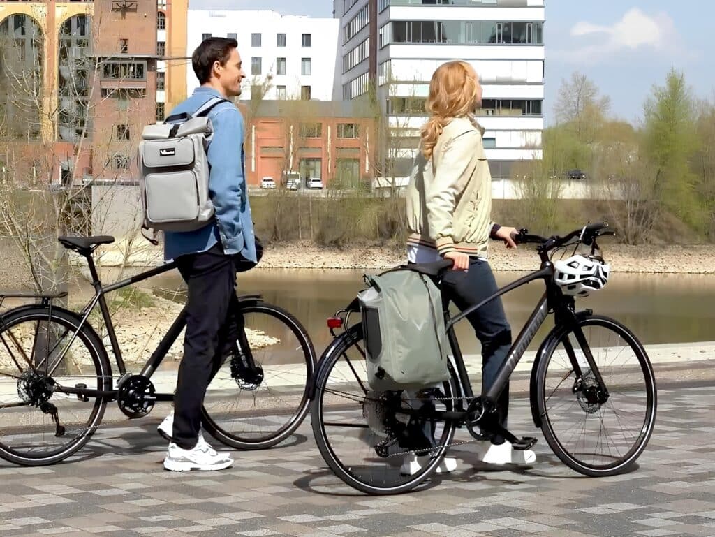 Neuer Fahrradtaschen-Rucksack löst ein nerviges Problem – und leuchtet